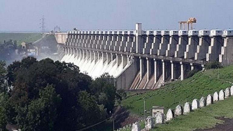 27 gates of Jayakwadi dam opened and Discharge of 94,000 cusecs of ...