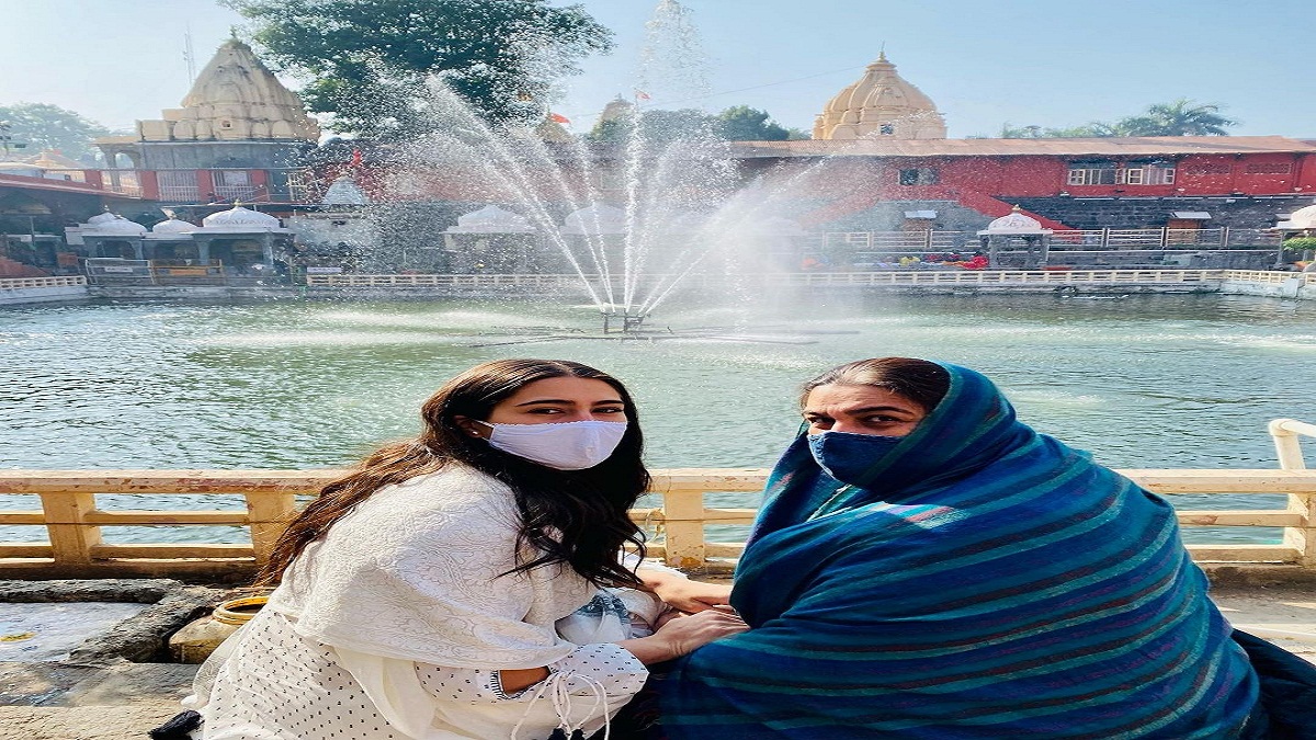 सारा अली खानने आई अमृता सिंगसोबत उज्जैनला दिली भेट, पाहा फोटो… | Navarashtra