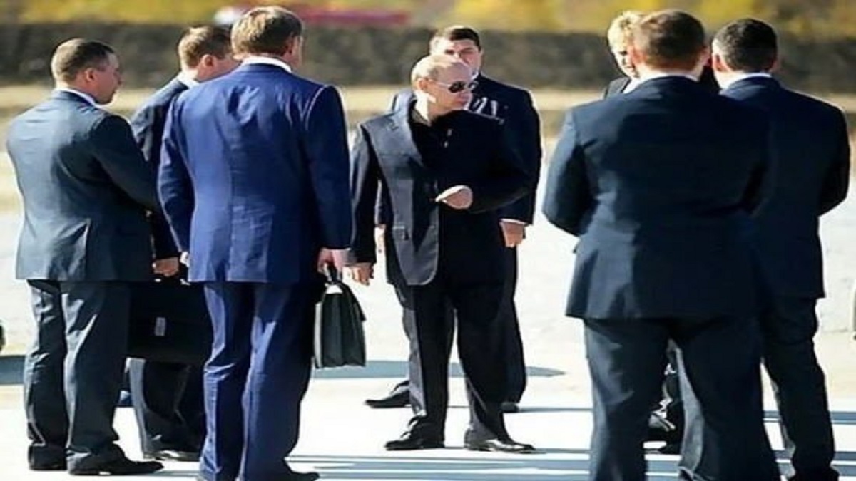 Becoming Putin's Bodyguard Is a Difficult Task | मुंगीच काय हवा देखील ...