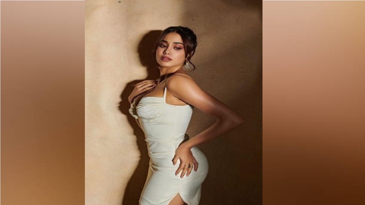 जान्हवी कपूरचे हॉट फोटोशूट पाहून चाहते घायाळ | Navarashtra